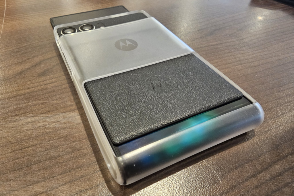 Motorola onthult eerste oprolbare ‘Rizr’ smartphone - TechPulse